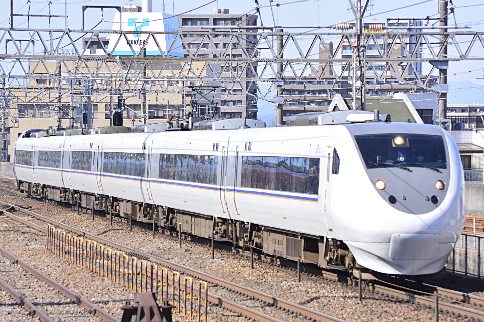 JR681系と683系の先頭車における見分け方 | 鉄道旅のガイド