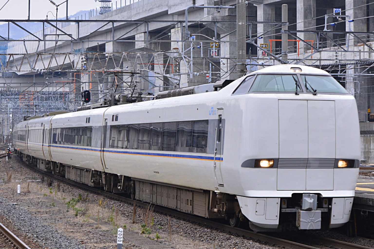 JR681系と683系の先頭車における見分け方 | 鉄道旅のガイド