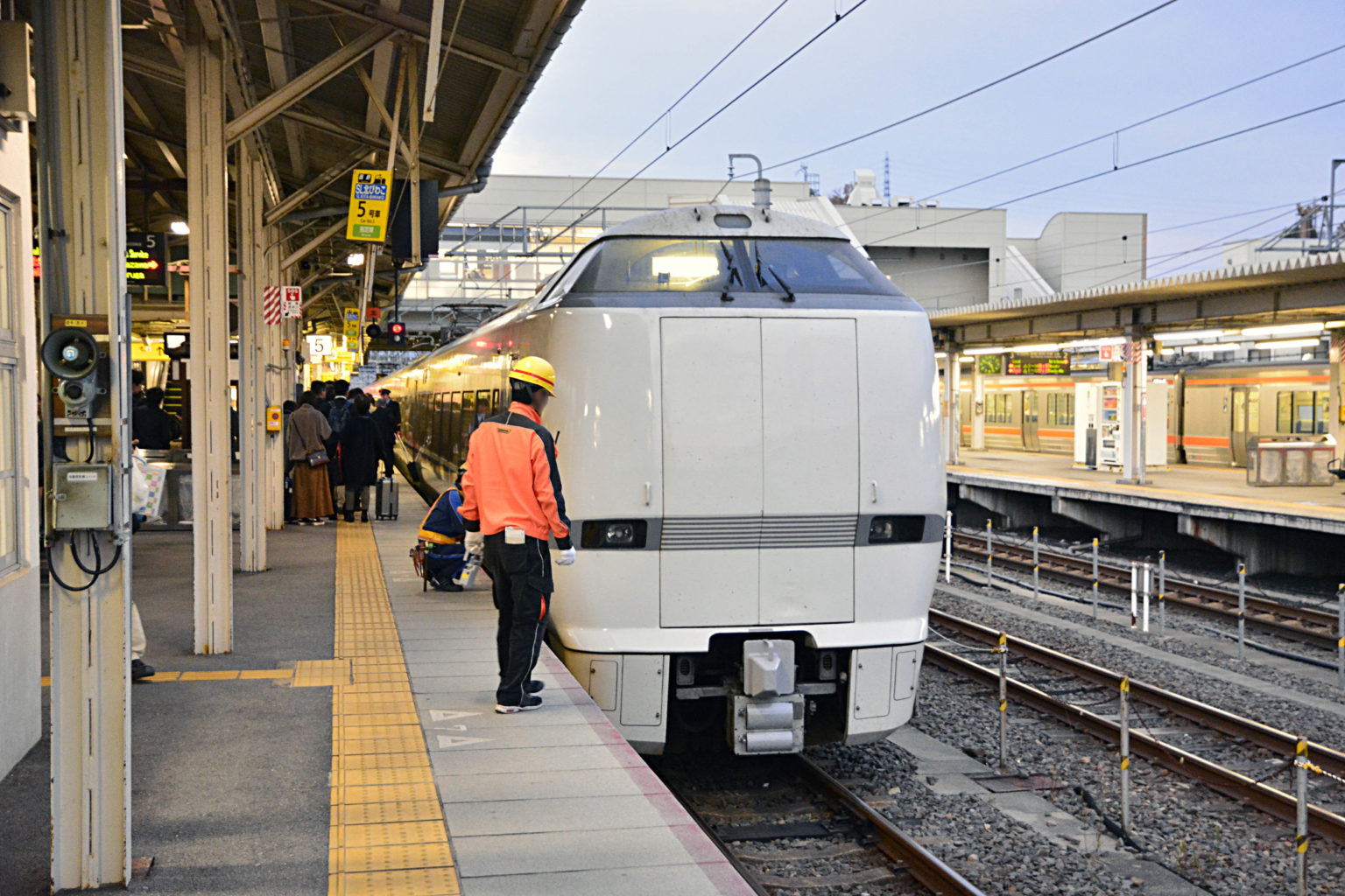 JR681系と683系の先頭車における見分け方 | 鉄道旅のガイド