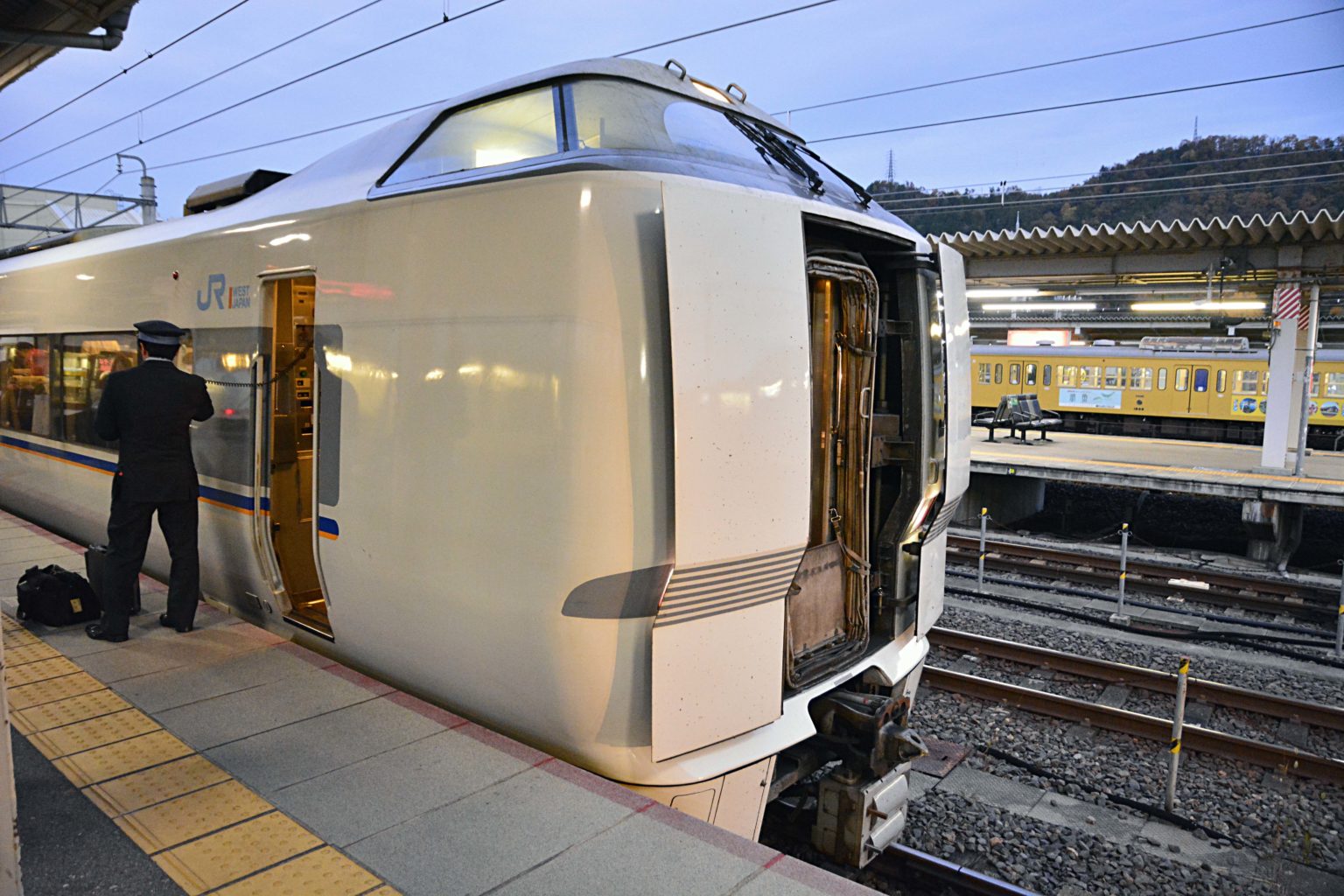 JR681系と683系の先頭車における見分け方 | 鉄道旅のガイド