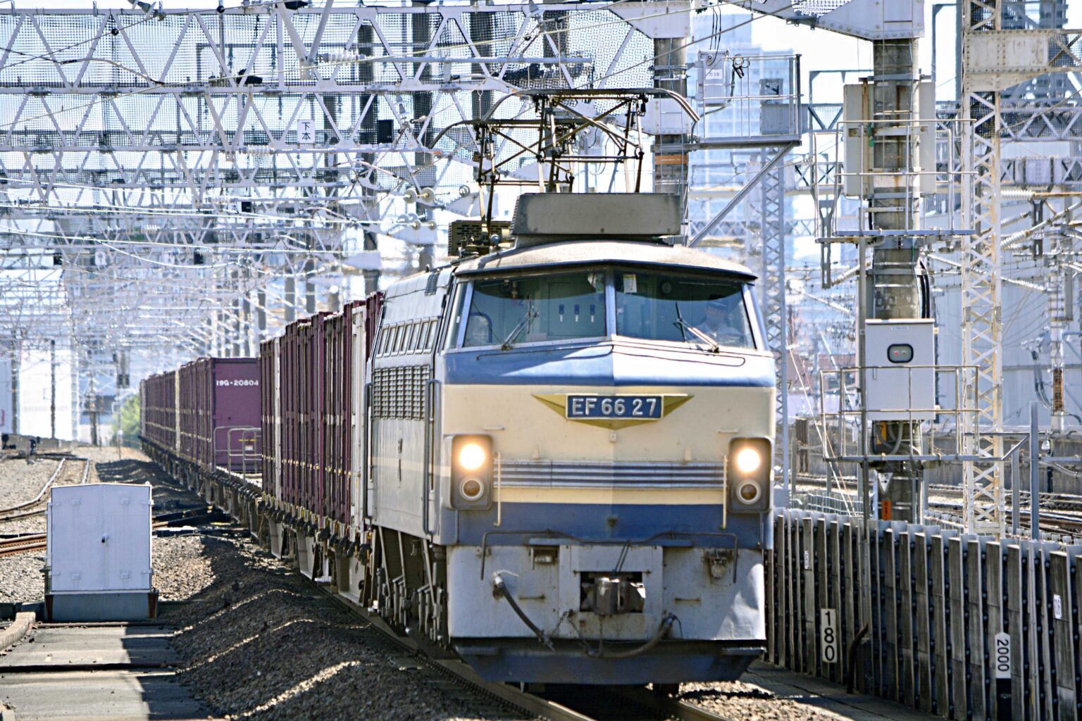 アオシマ1/45プラモ EF66 27号機が流通限定で発売 | 鉄道旅のガイド