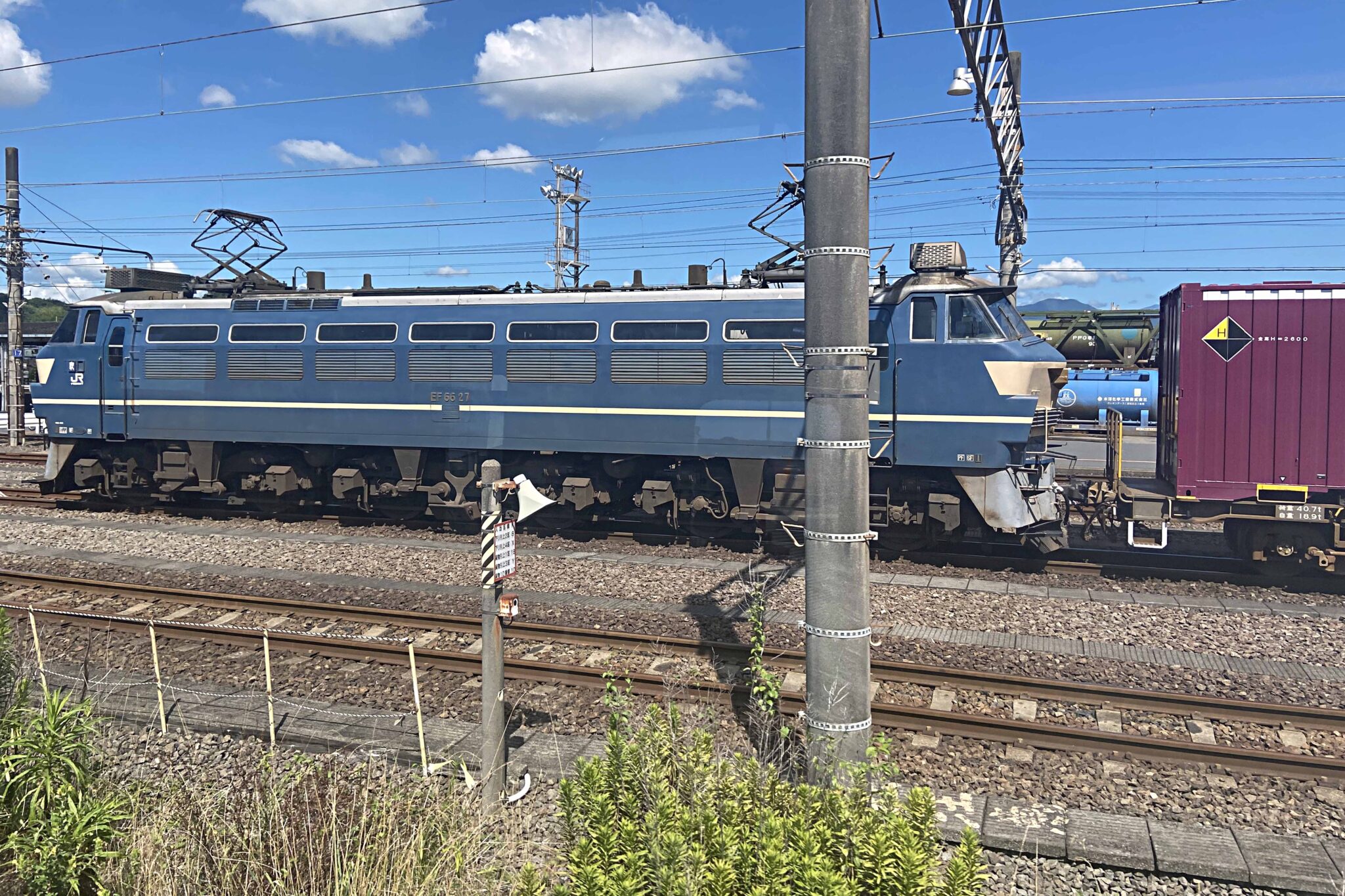 アオシマ1/45プラモ EF66 27号機が流通限定で発売 | 鉄道旅のガイド