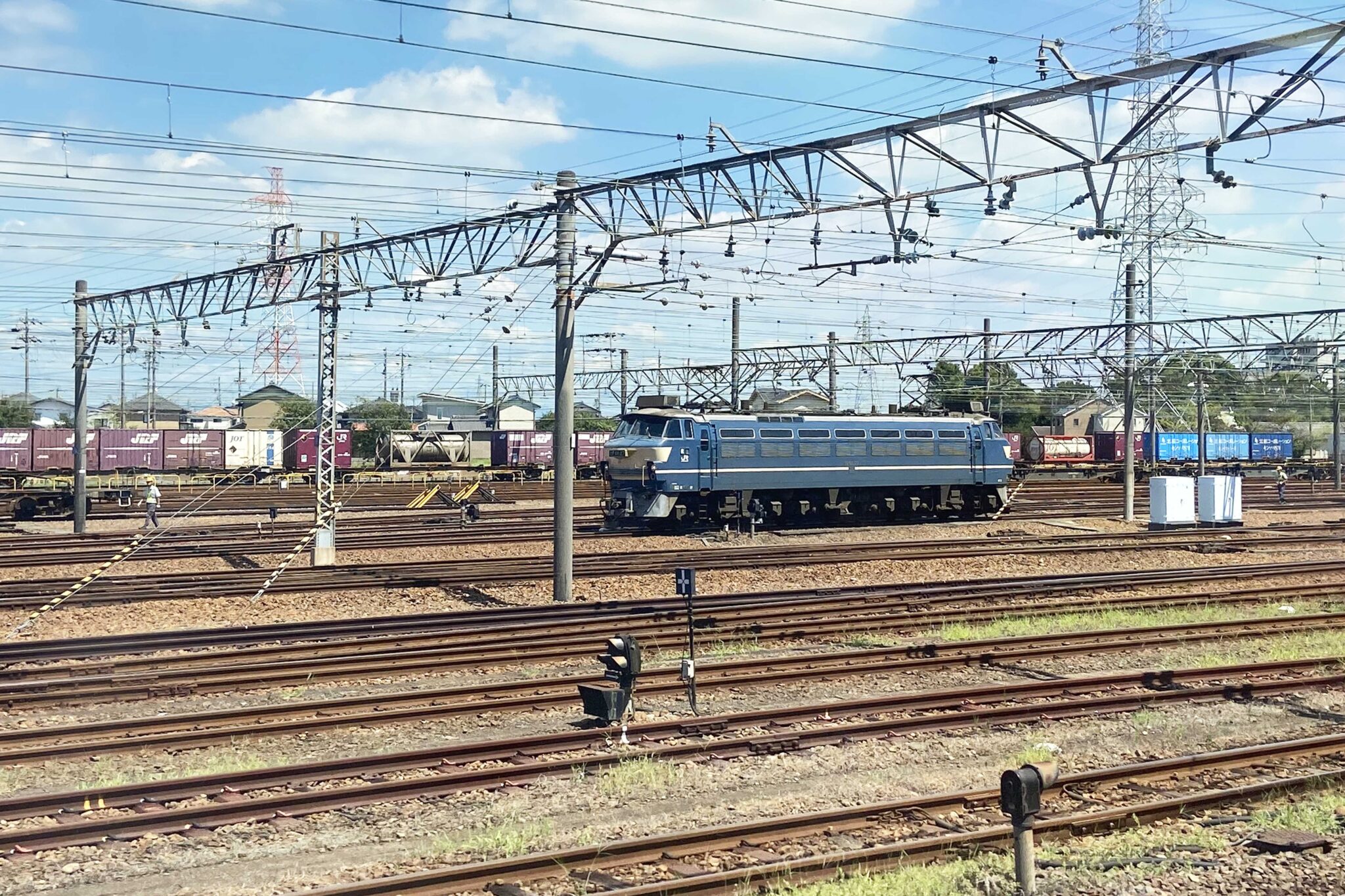 アオシマ1/45プラモ EF66 27号機が流通限定で発売 | 鉄道旅のガイド